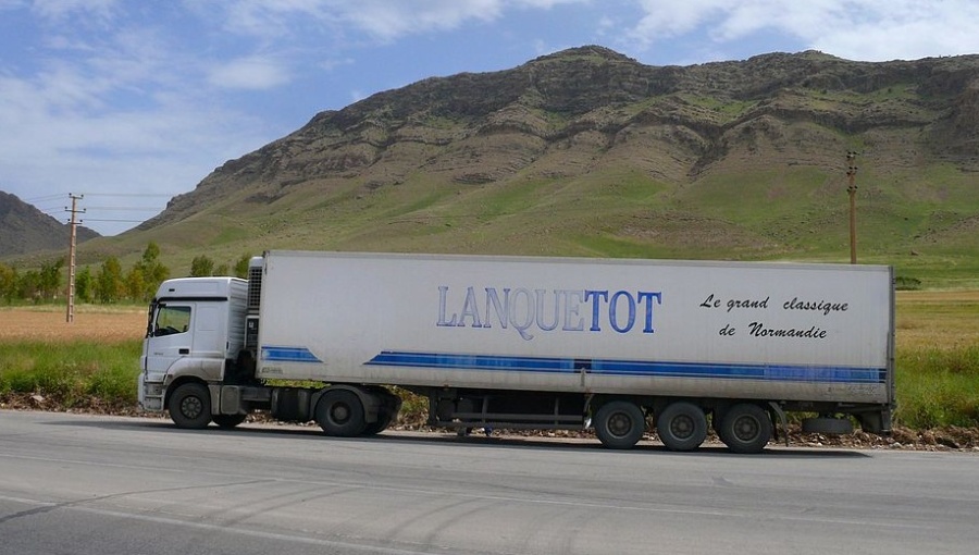 bne IntelliNews - Azerbaijan starts charging Iranian trucks supplying ...