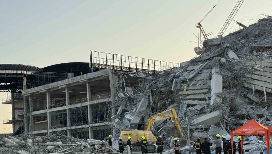 bne IntelliNews - Death toll rises to 20 in Thailand as more bodies ...