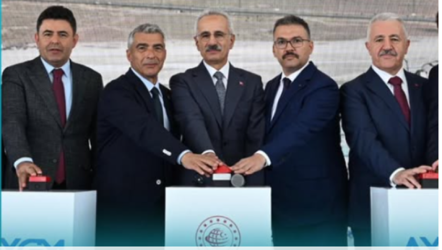 bne IntelliNews - Turkey’s “fast lane” transport minister hit with ...