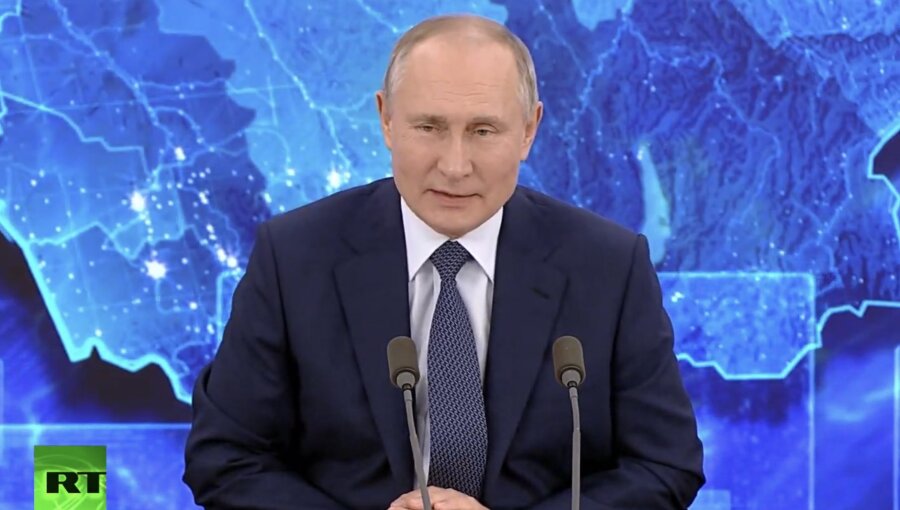 bne IntelliNews - Putin plays to the gallery during his annual press ...