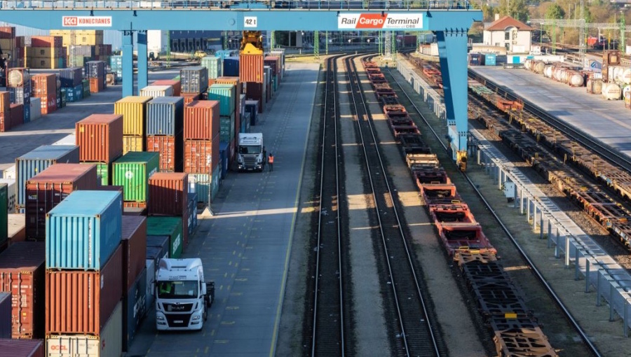 bne IntelliNews - China reportedly to set up distribution base for ...